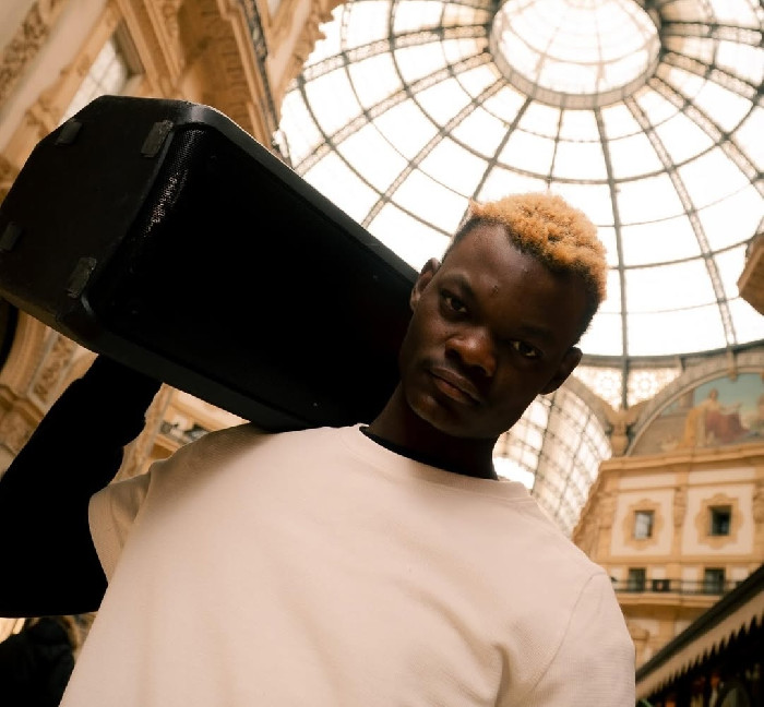 "IL PASSO DI THEO CARÈ", LA VOCE DEL RAPPER CHE DIFFONDE GIOIA E AMORE ...